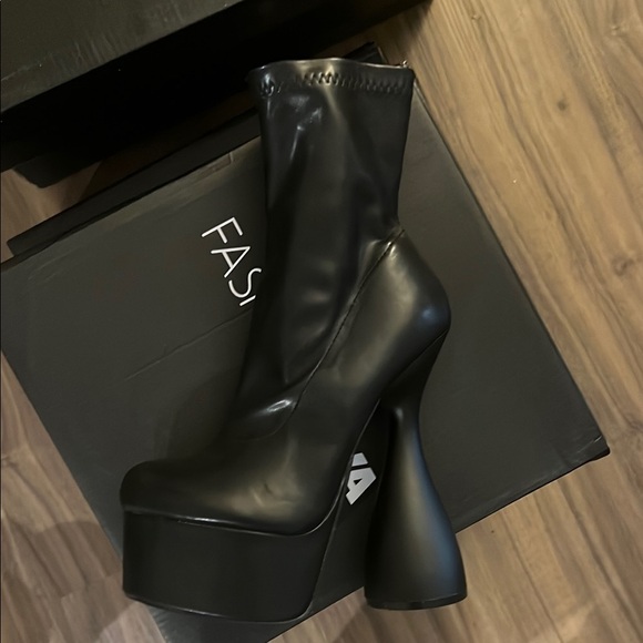 Fashion Nova | Shoes | New Fashion Nova Black Platform Boots With ...